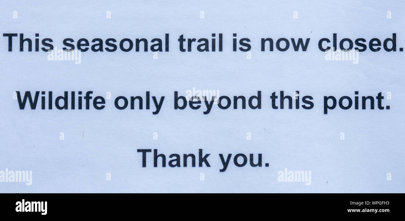 Trail closed sign hi-res stock photography and images - Alamy
