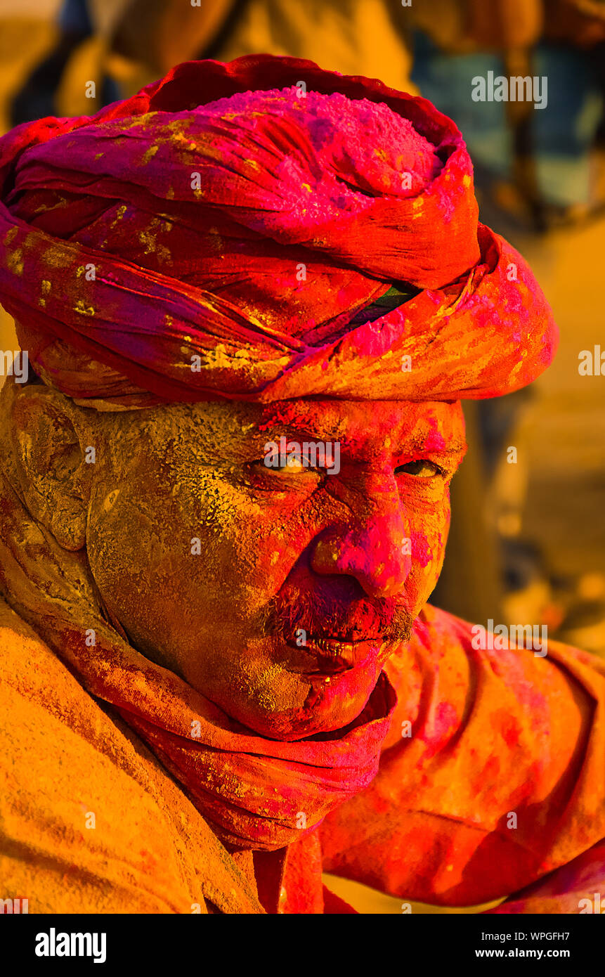 Man face covered hi-res stock photography and images - Alamy