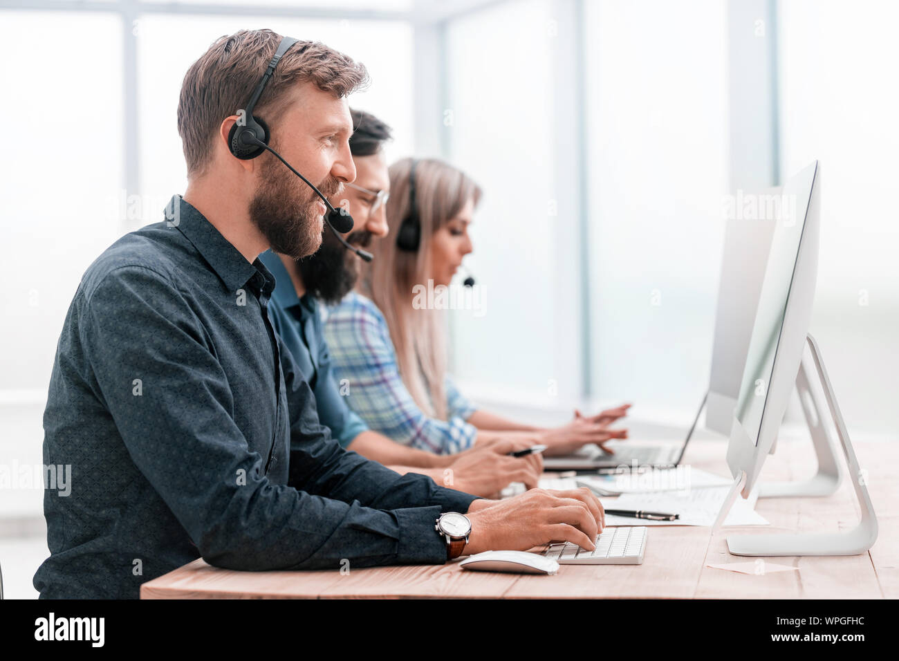 Call center employees hi-res stock photography and images - Alamy