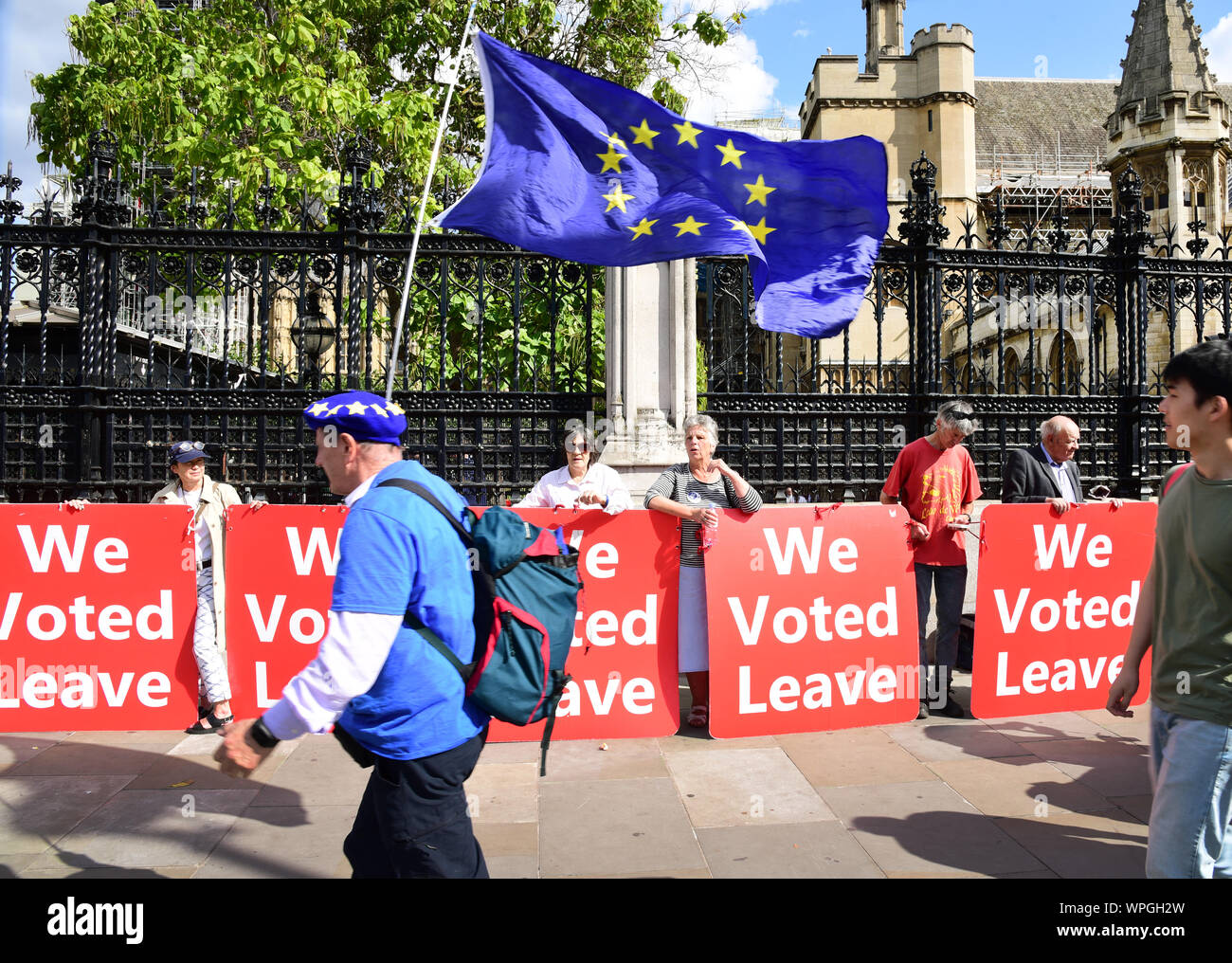 Flag walks hi-res stock photography and images - Alamy