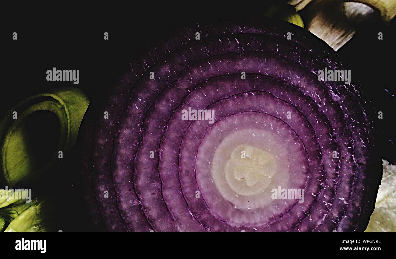 Cross section of onion hi-res stock photography and images - Alamy