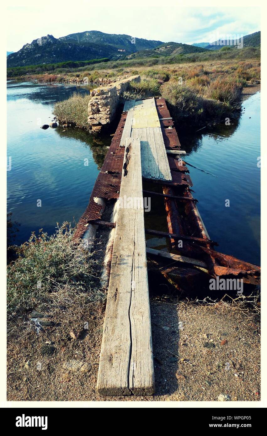 Rusty footbridge hi-res stock photography and images - Alamy