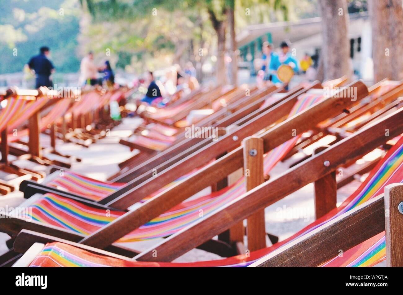 Row of lounge chairs hi-res stock photography and images - Alamy