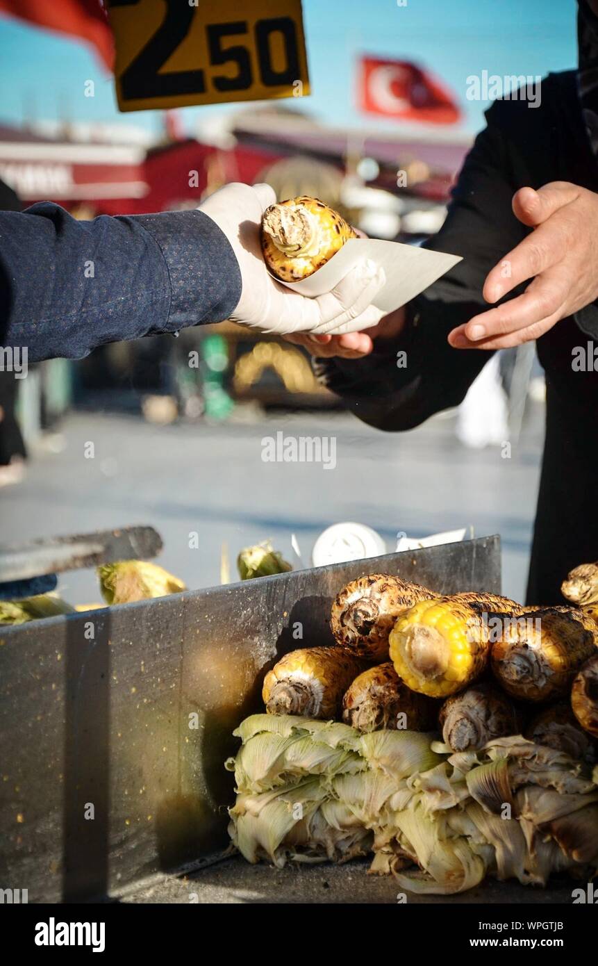 Man selling corn hi-res stock photography and images - Alamy
