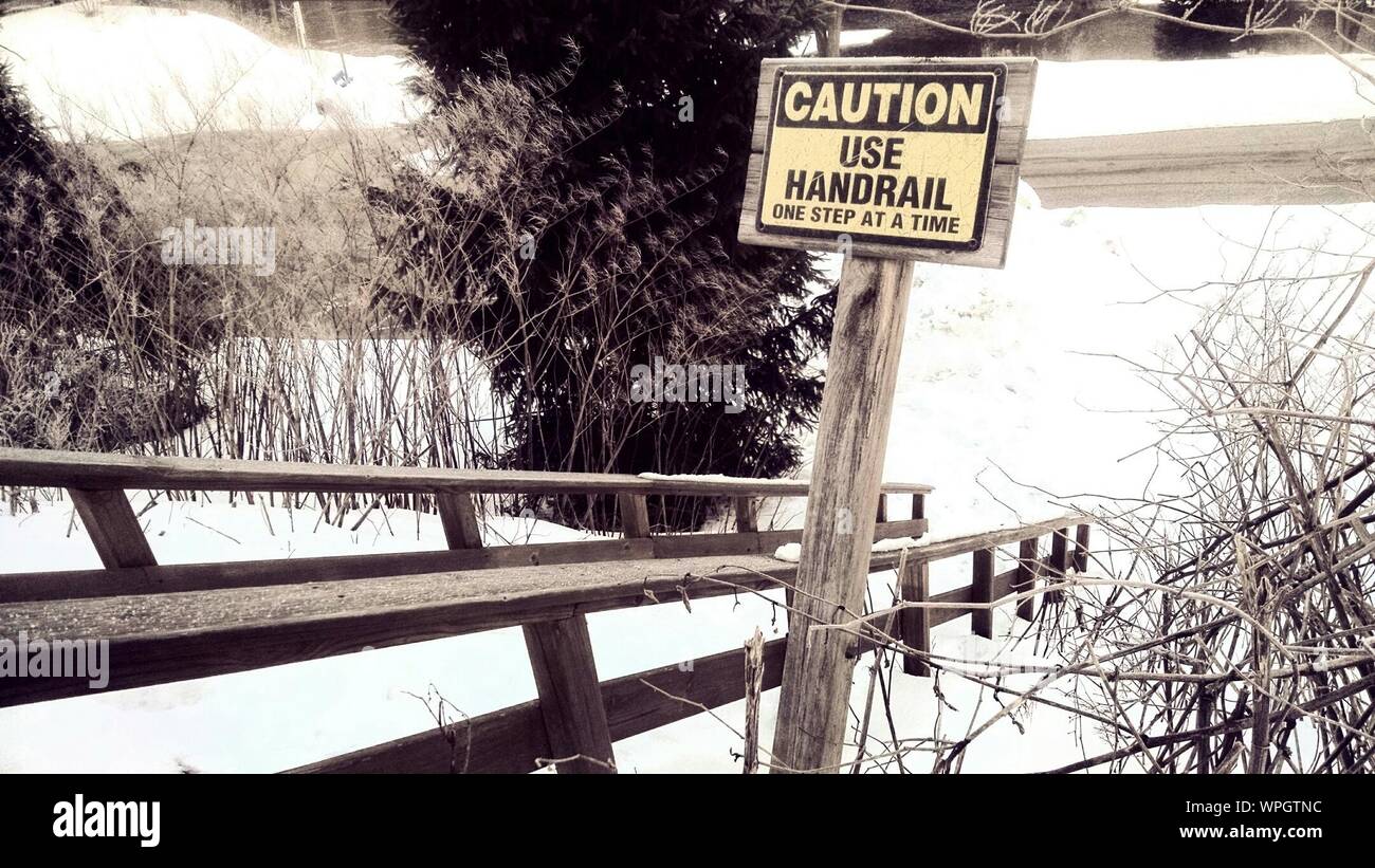 Weather wooden sign hi-res stock photography and images - Alamy