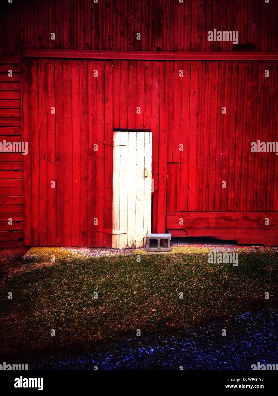 Red shed hi-res stock photography and images - Alamy