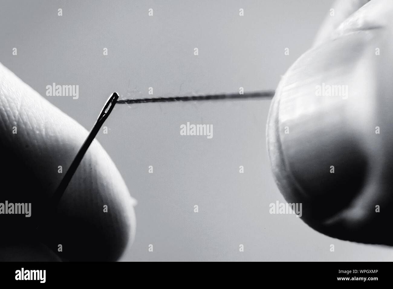 Thread hands hi-res stock photography and images - Alamy