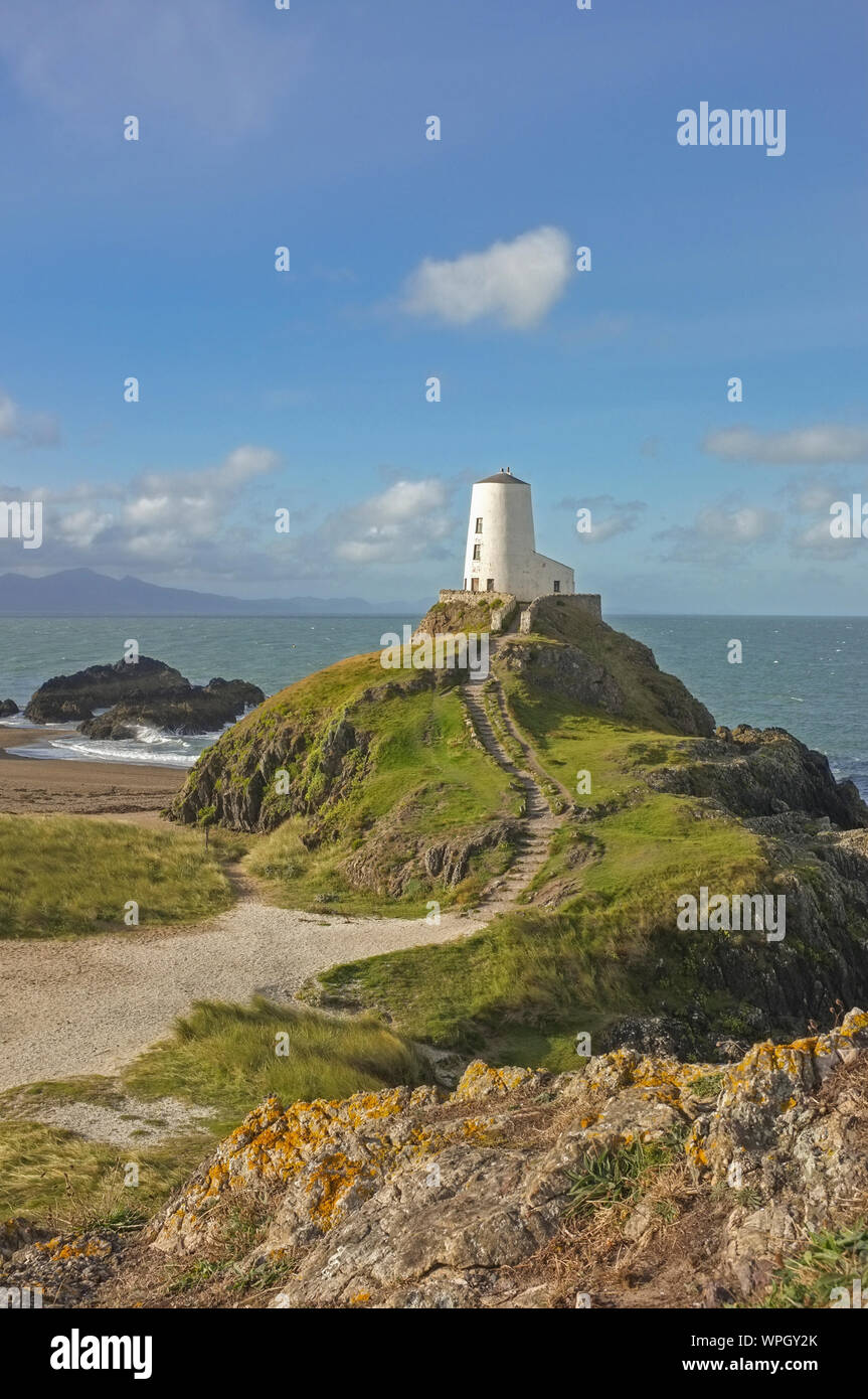Tŵr Mawr lighthouse on Llanddwyn Island, "Welsh;Ynys Llanddwyn", part ...