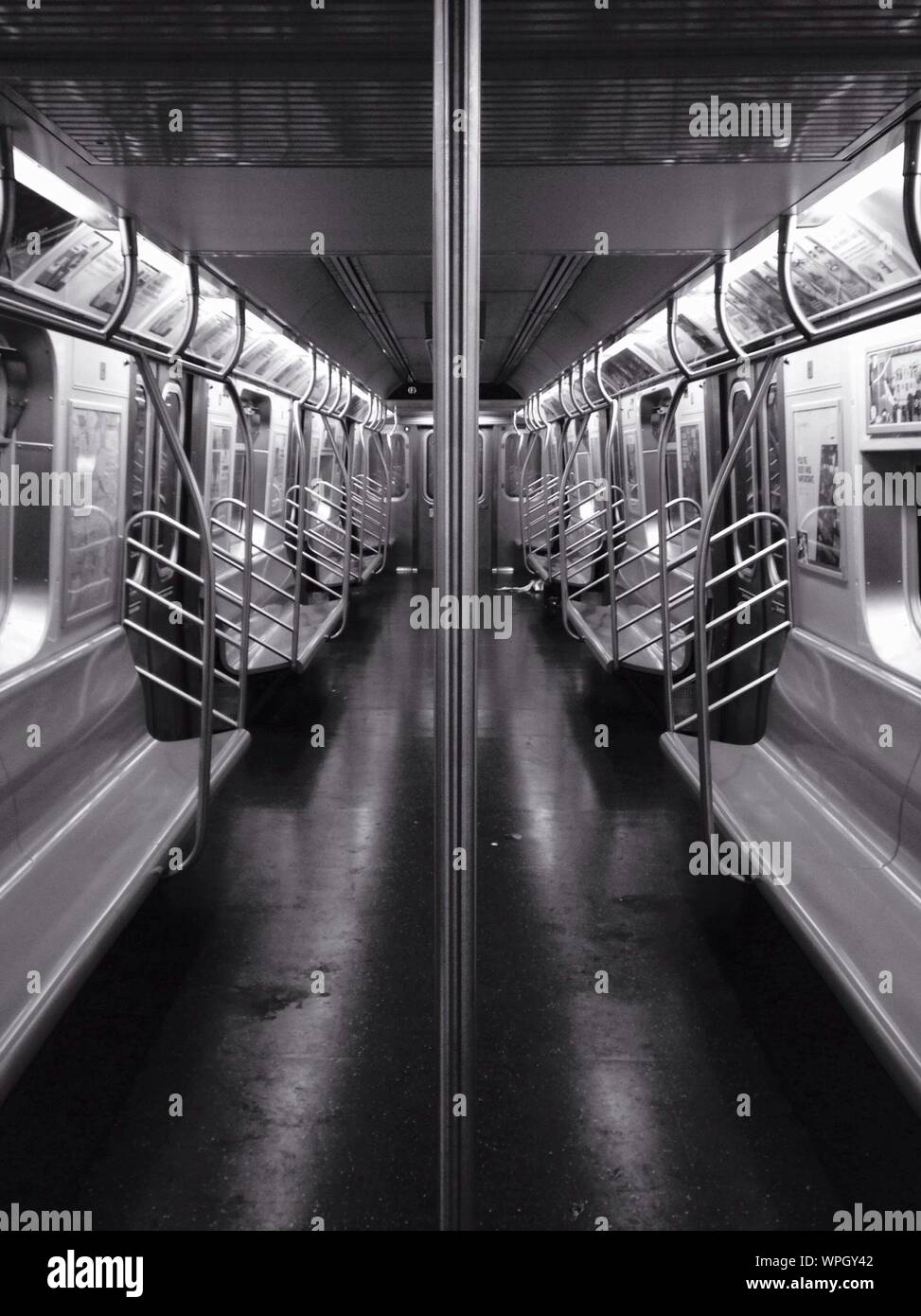 Empty subway train no people hi-res stock photography and images - Alamy