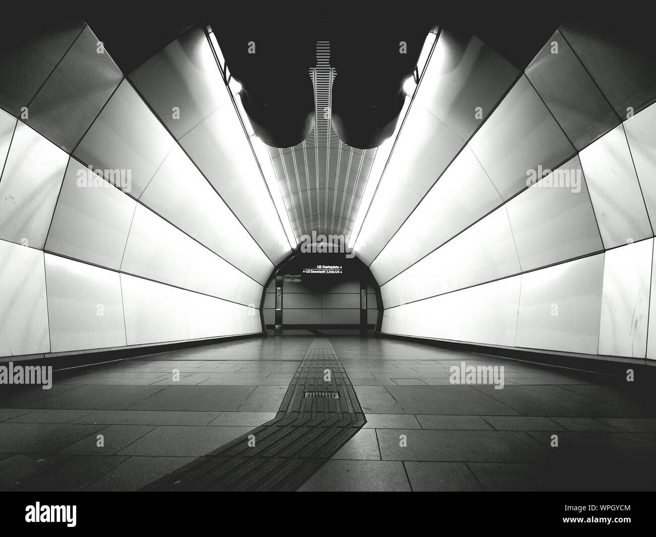 Modern subway hi-res stock photography and images - Alamy