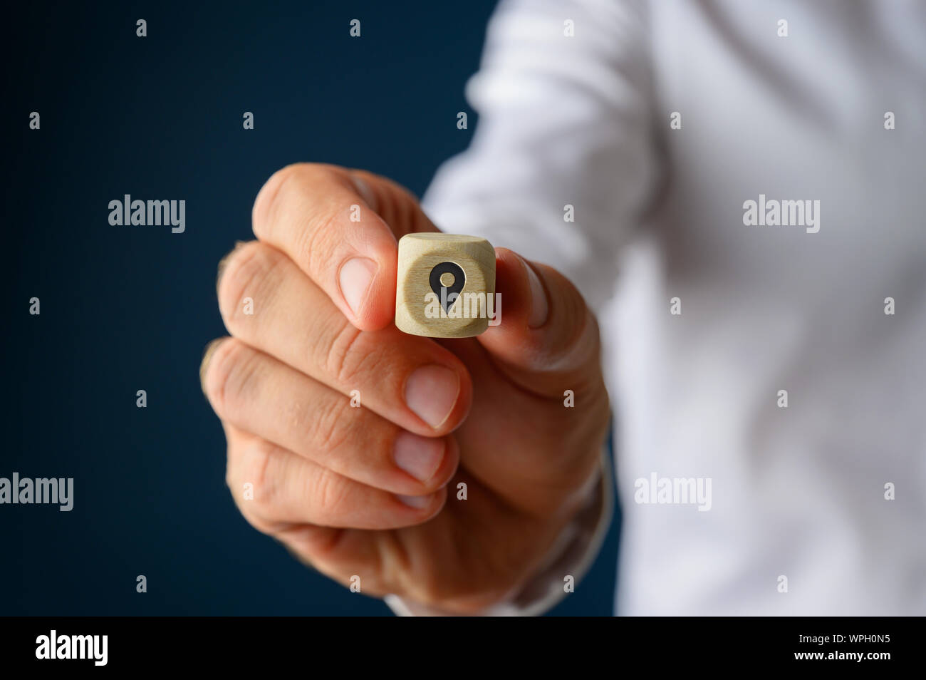 Round map pin hi-res stock photography and images - Alamy
