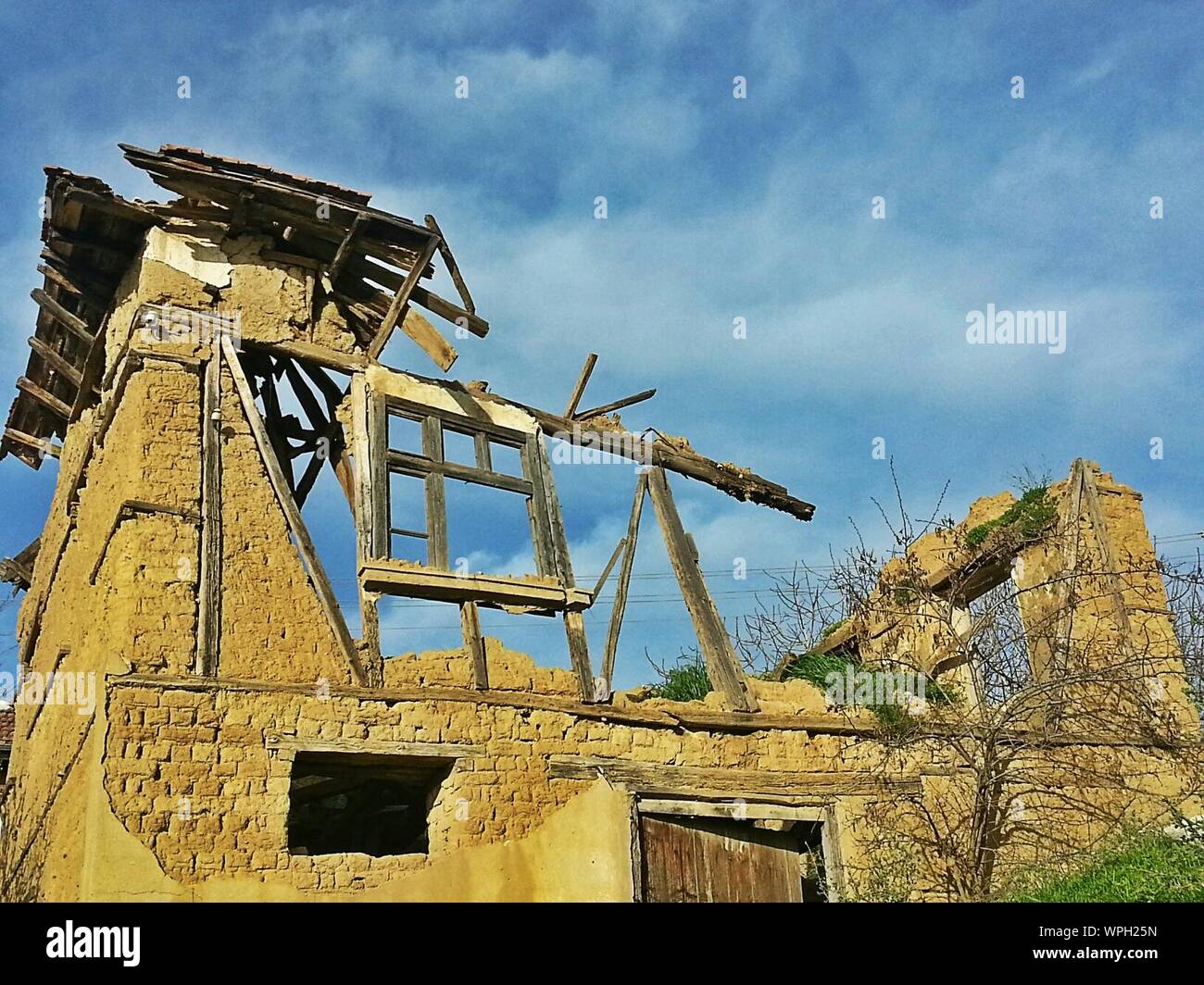 Section of ruined wall hi-res stock photography and images - Alamy