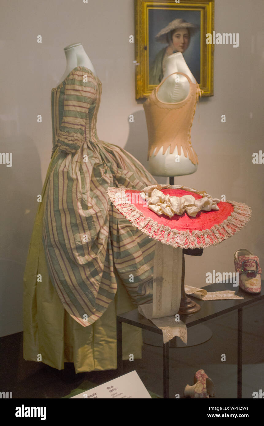 Stays | 1780-1789 | Great Britain | Linen, hand sewn with linen thread ...