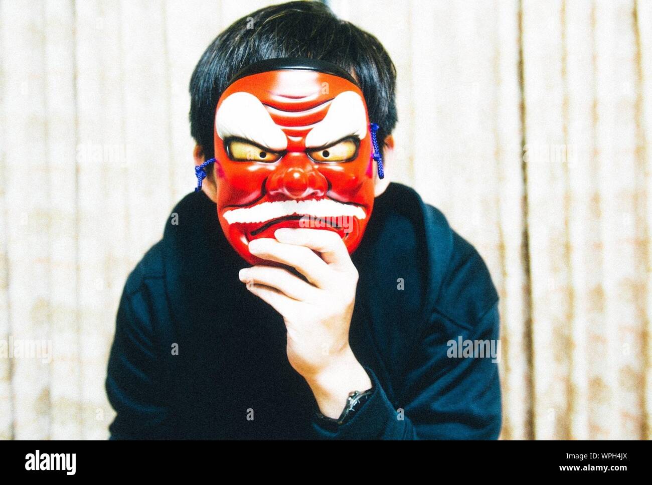 Body obscured hi-res stock photography and images - Alamy