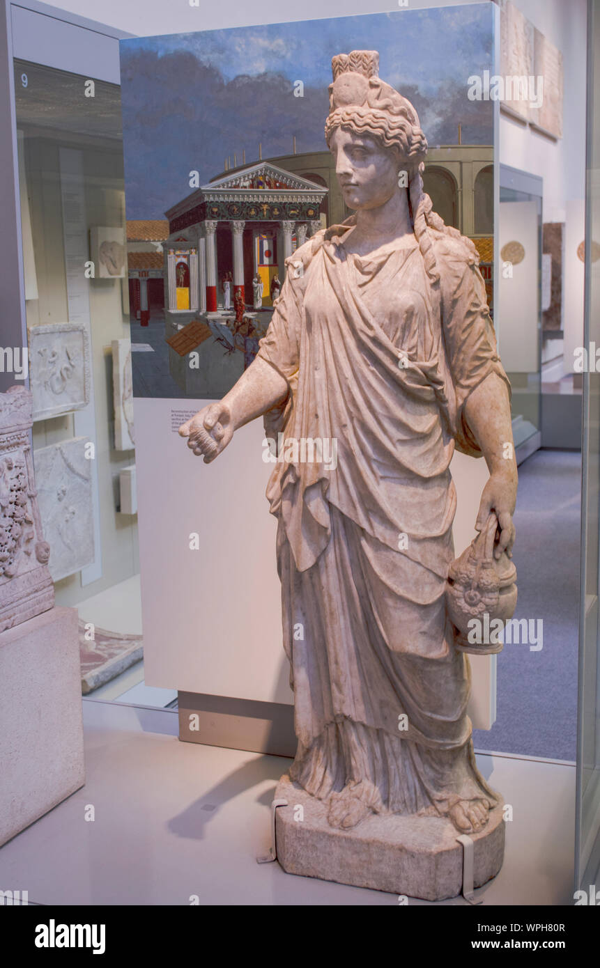 Isis statue rome hi-res stock photography and images - Alamy