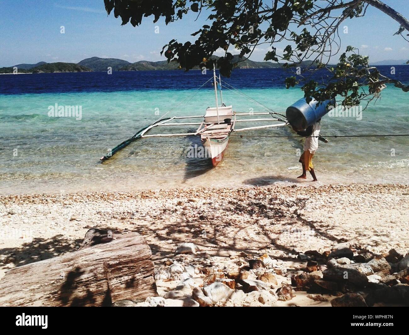 One outrigger hi-res stock photography and images - Alamy