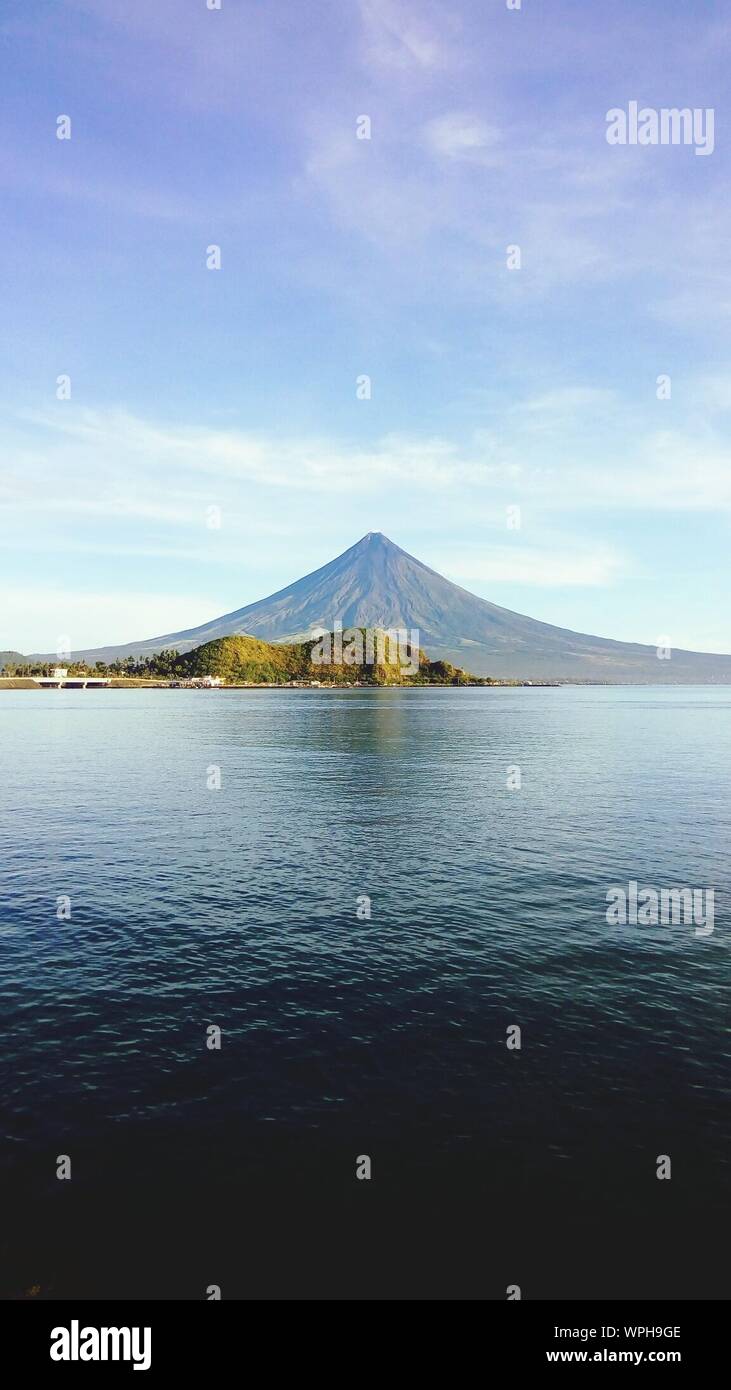 Mayon Volcano High Resolution Stock Photography and Images - Alamy