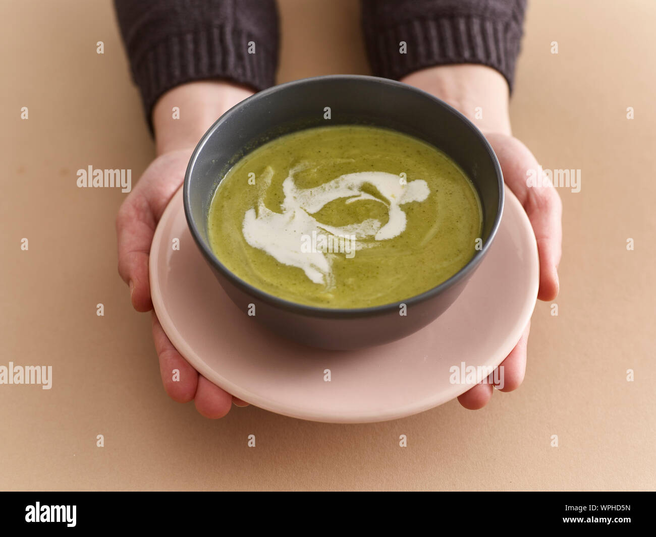 Hands holding food served in bowl bowl hi-res stock photography and ...