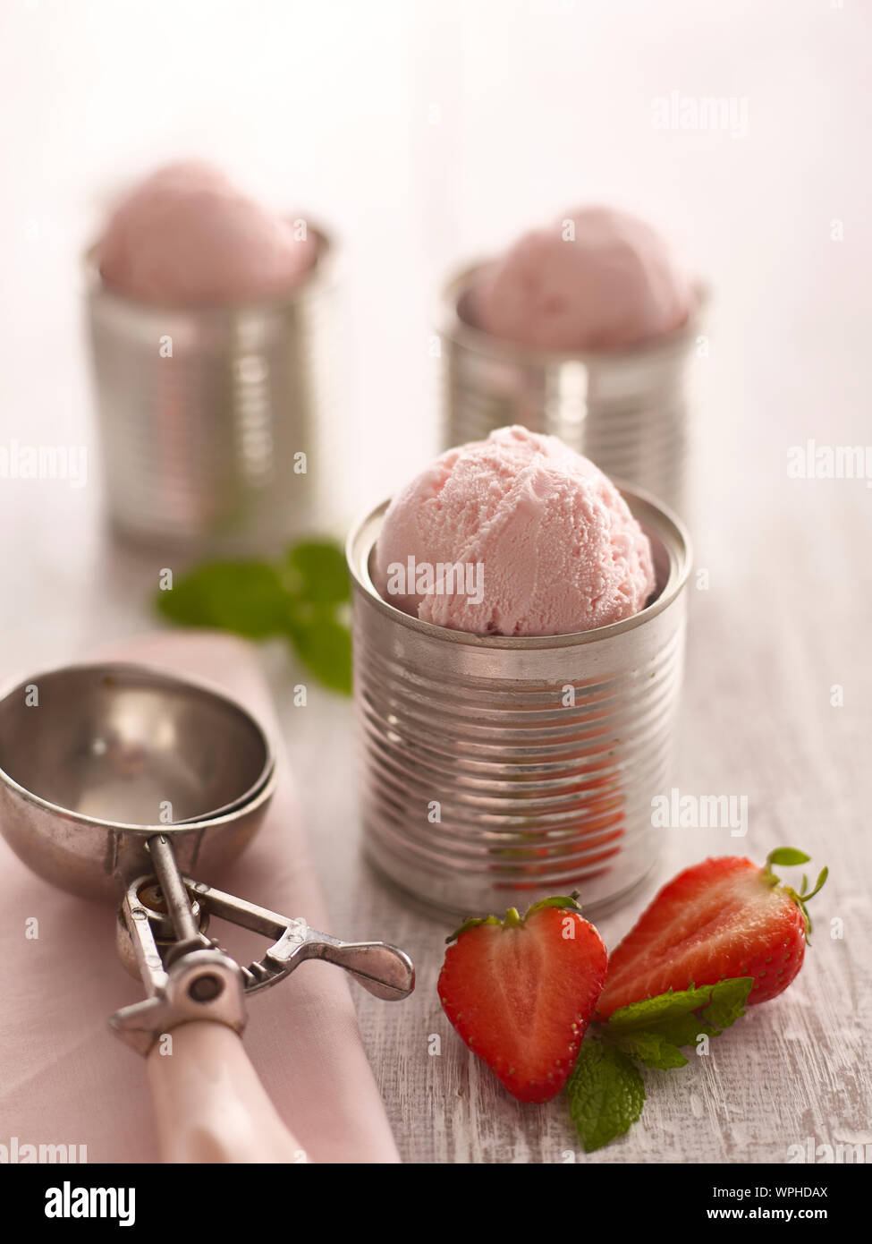 Ice cream freezer hi-res stock photography and images - Alamy