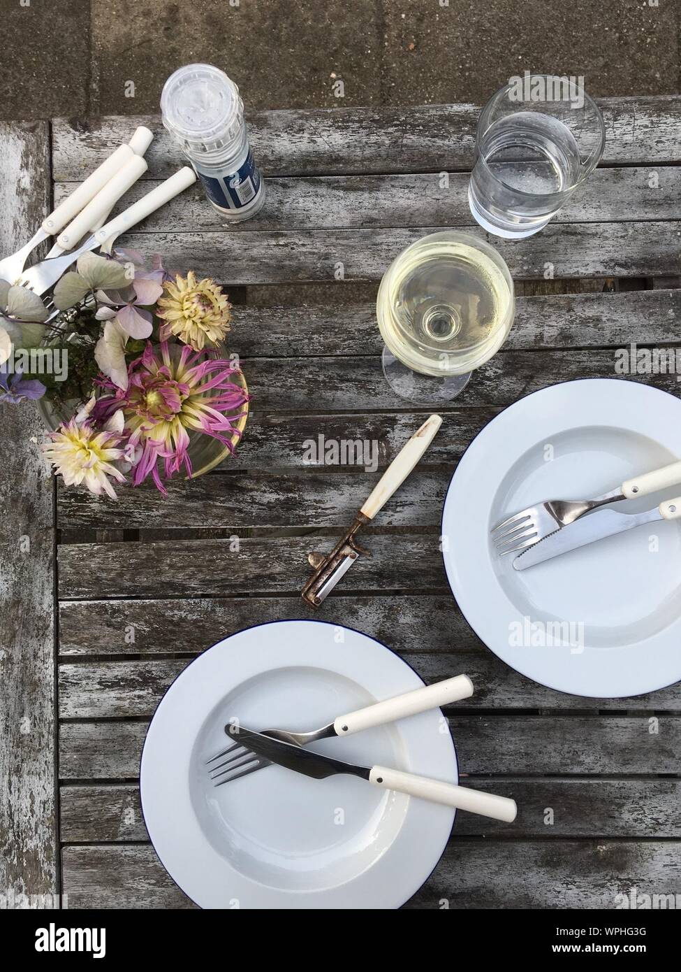Utensils for eating and drinking hi-res stock photography and images ...