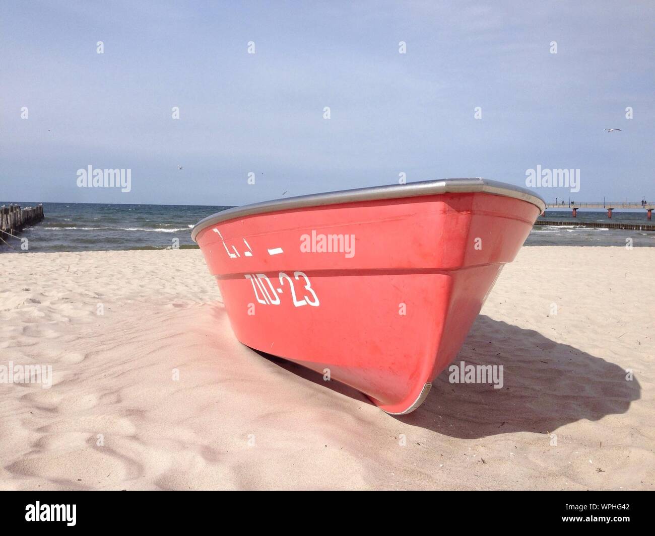 Pink boat hi-res stock photography and images - Alamy