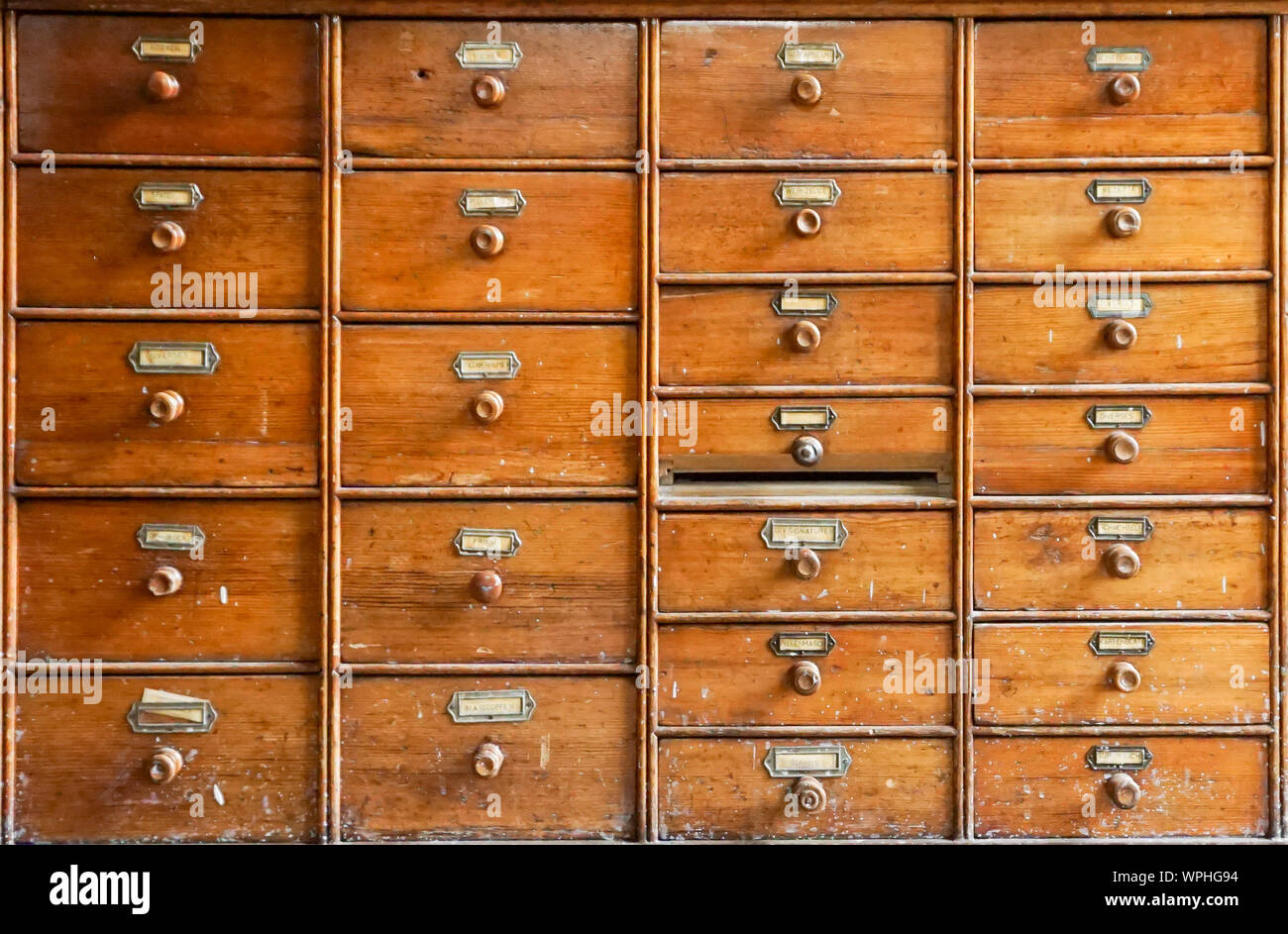 Old fashioned lockers hi-res stock photography and images - Alamy