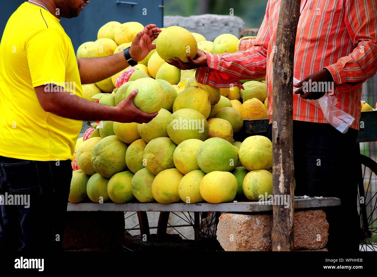 Stall two men hi-res stock photography and images - Alamy