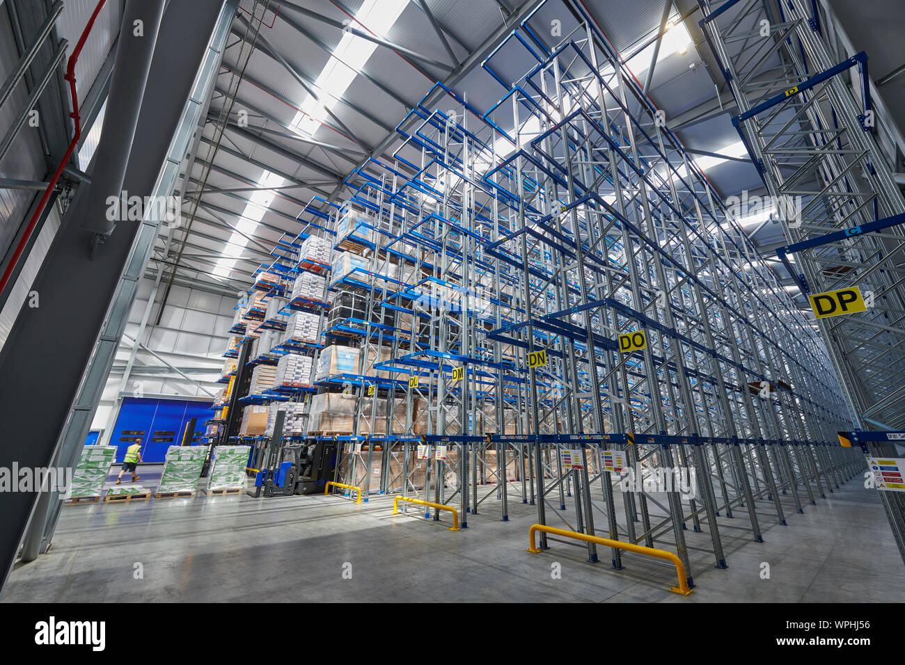 Warehouse racking hi-res stock photography and images - Alamy