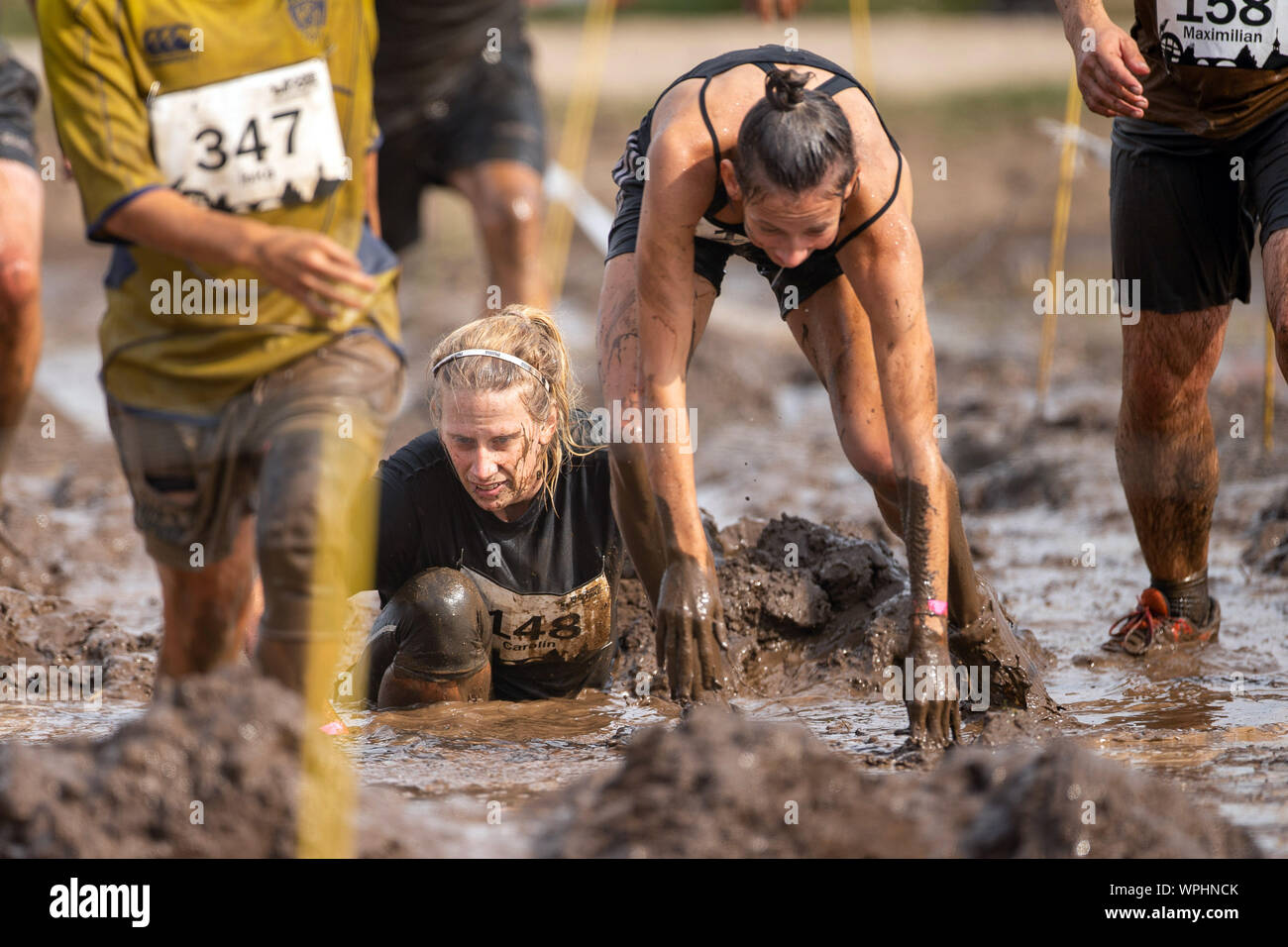 Mud run woman hi-res stock photography and images - Alamy