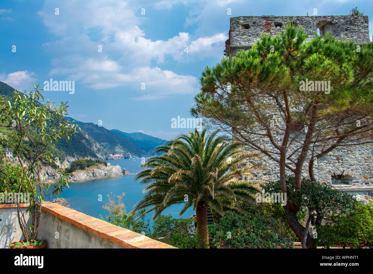 Cinque terre hike hi-res stock photography and images - Alamy