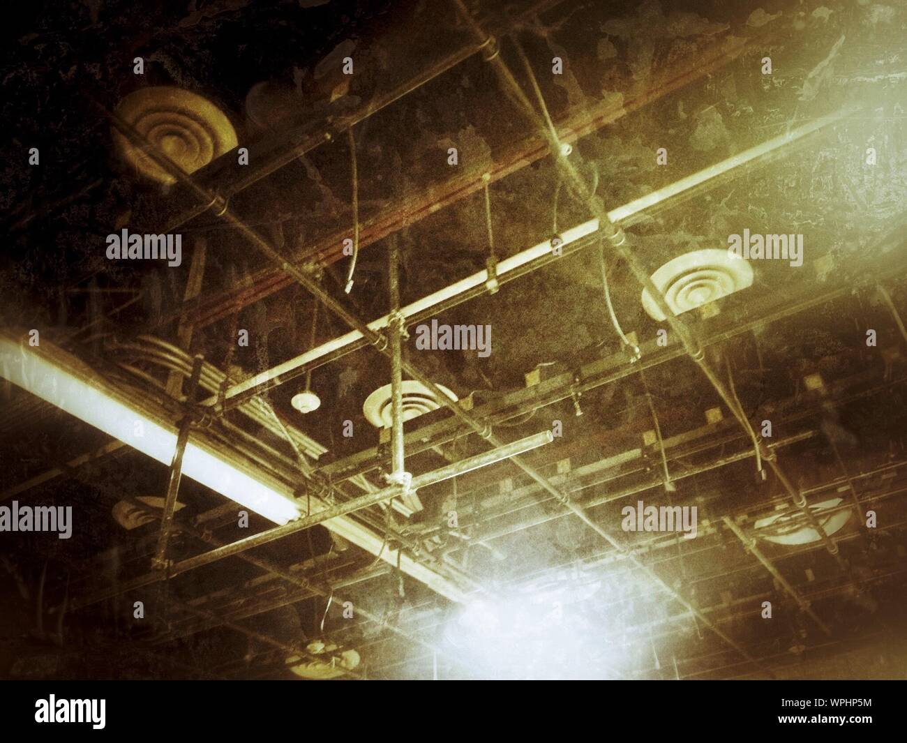 Factory ceiling hi-res stock photography and images - Alamy