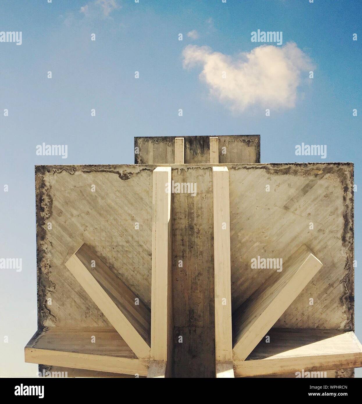 Wood diving platform hi-res stock photography and images - Alamy