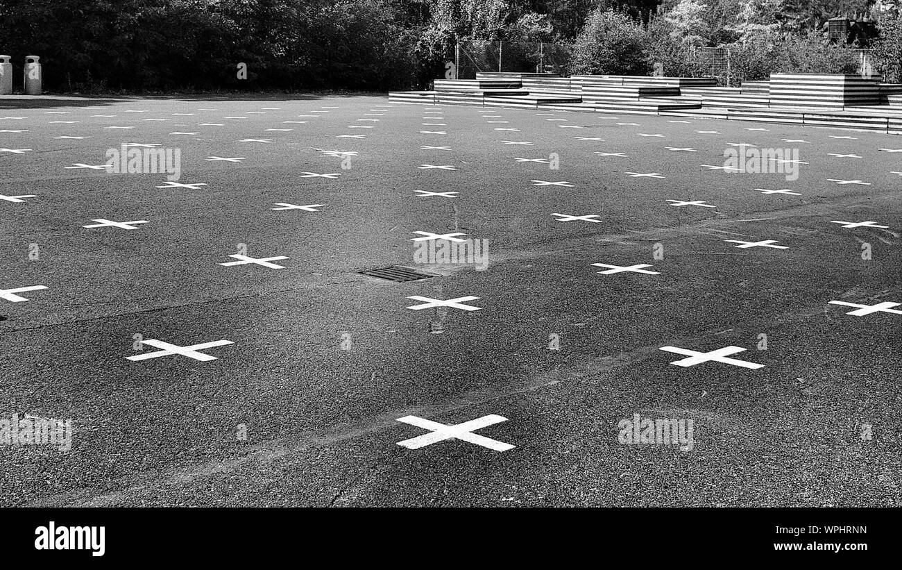 Cross shapes hi-res stock photography and images - Alamy