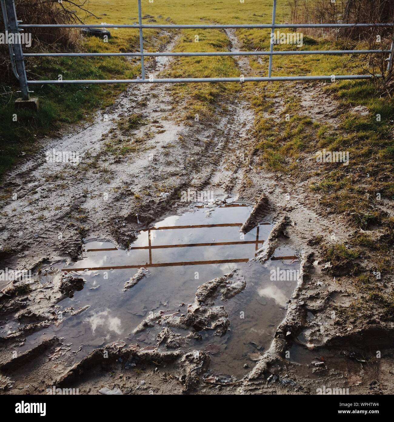 Tire tracks mud hi-res stock photography and images - Alamy