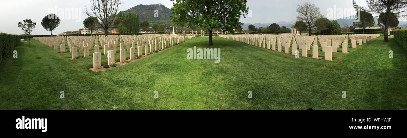 Cassino war cemetery hi-res stock photography and images - Alamy