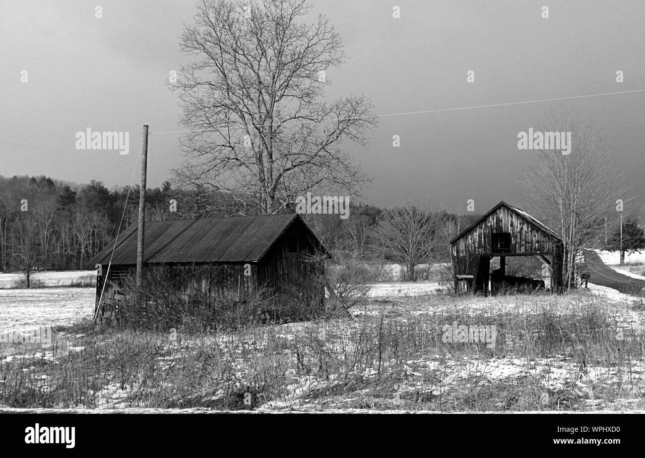 Old Wooden Barns High Resolution Stock Photography and Images - Alamy