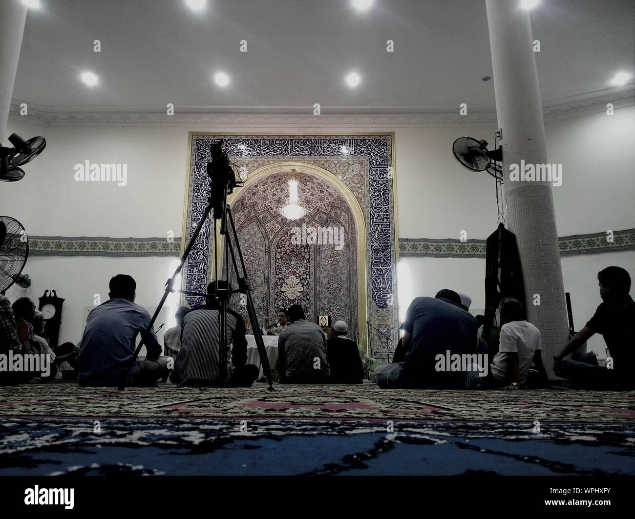 Men praying during ramadan hi-res stock photography and images - Alamy