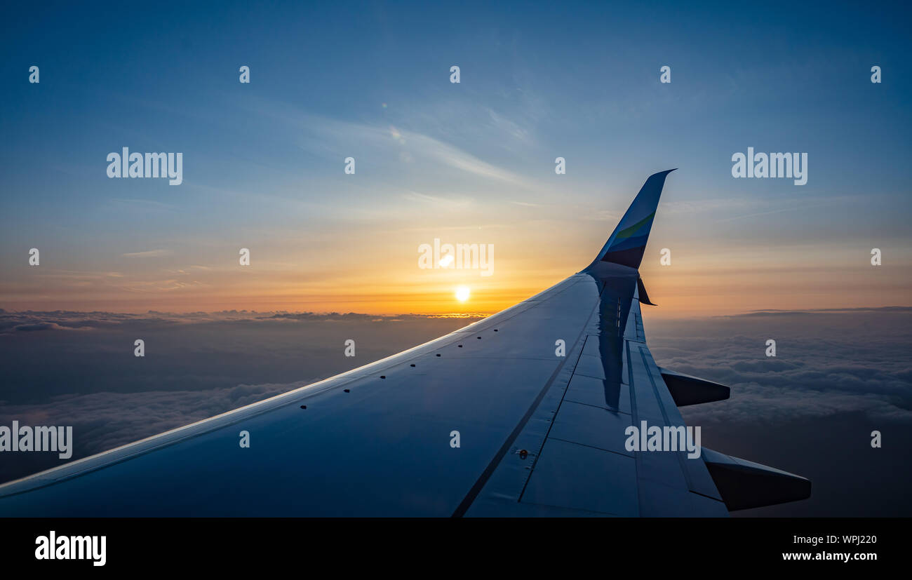 Los Angeles to Newark flight, USA. June 3, 2019. Sunset over clouds ...