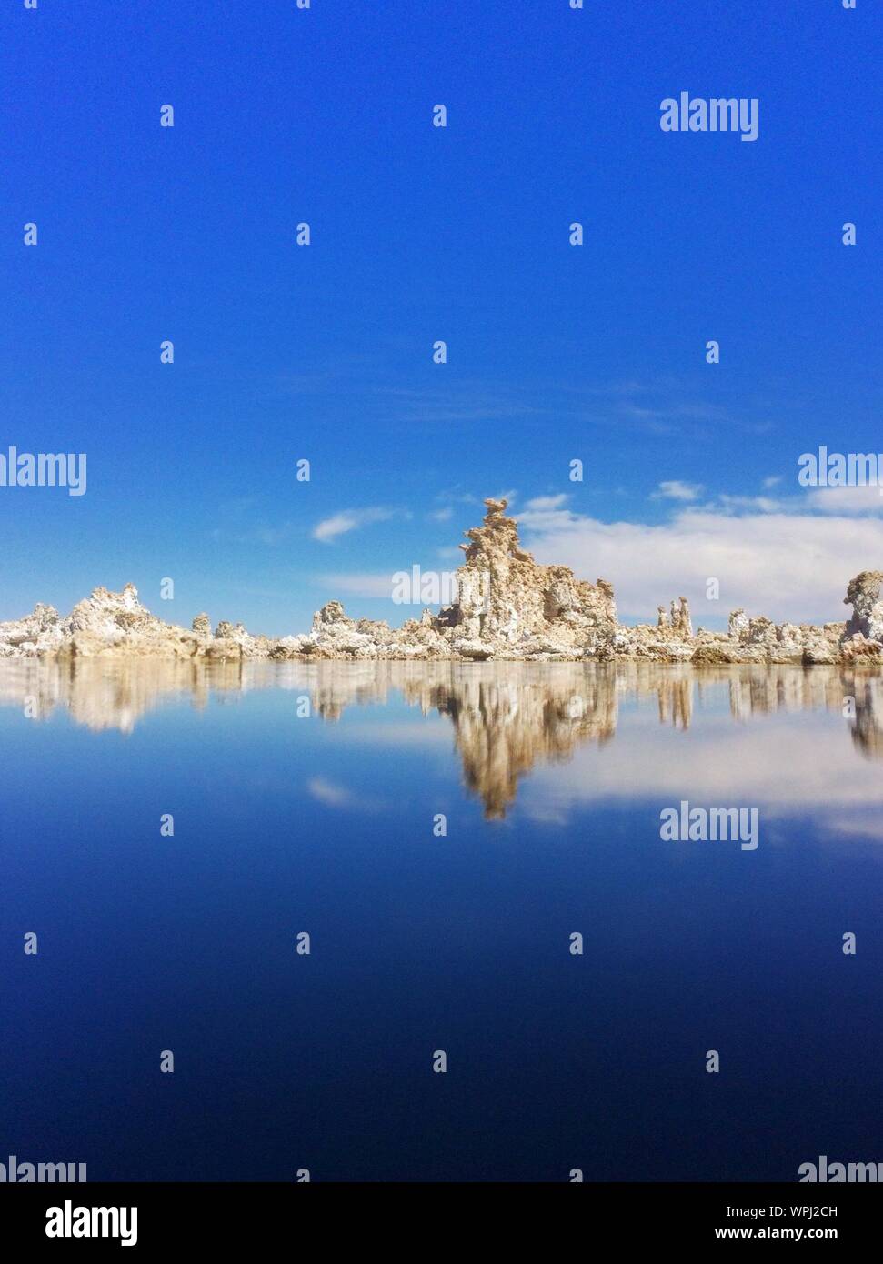 Reflection on rocks hi-res stock photography and images - Alamy