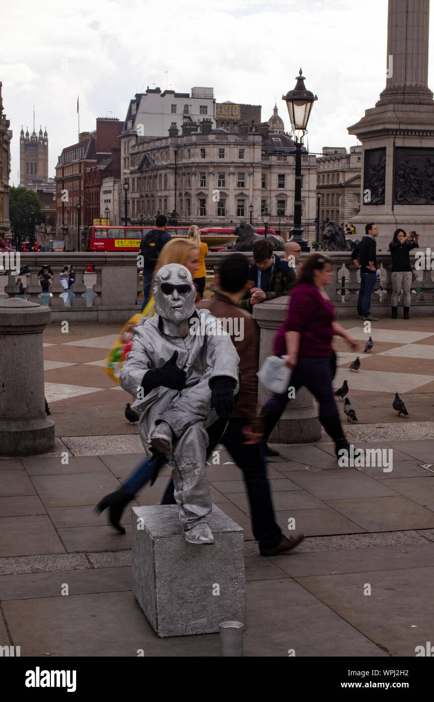 Living statues around the National Gallery, London Stock Photo - Alamy