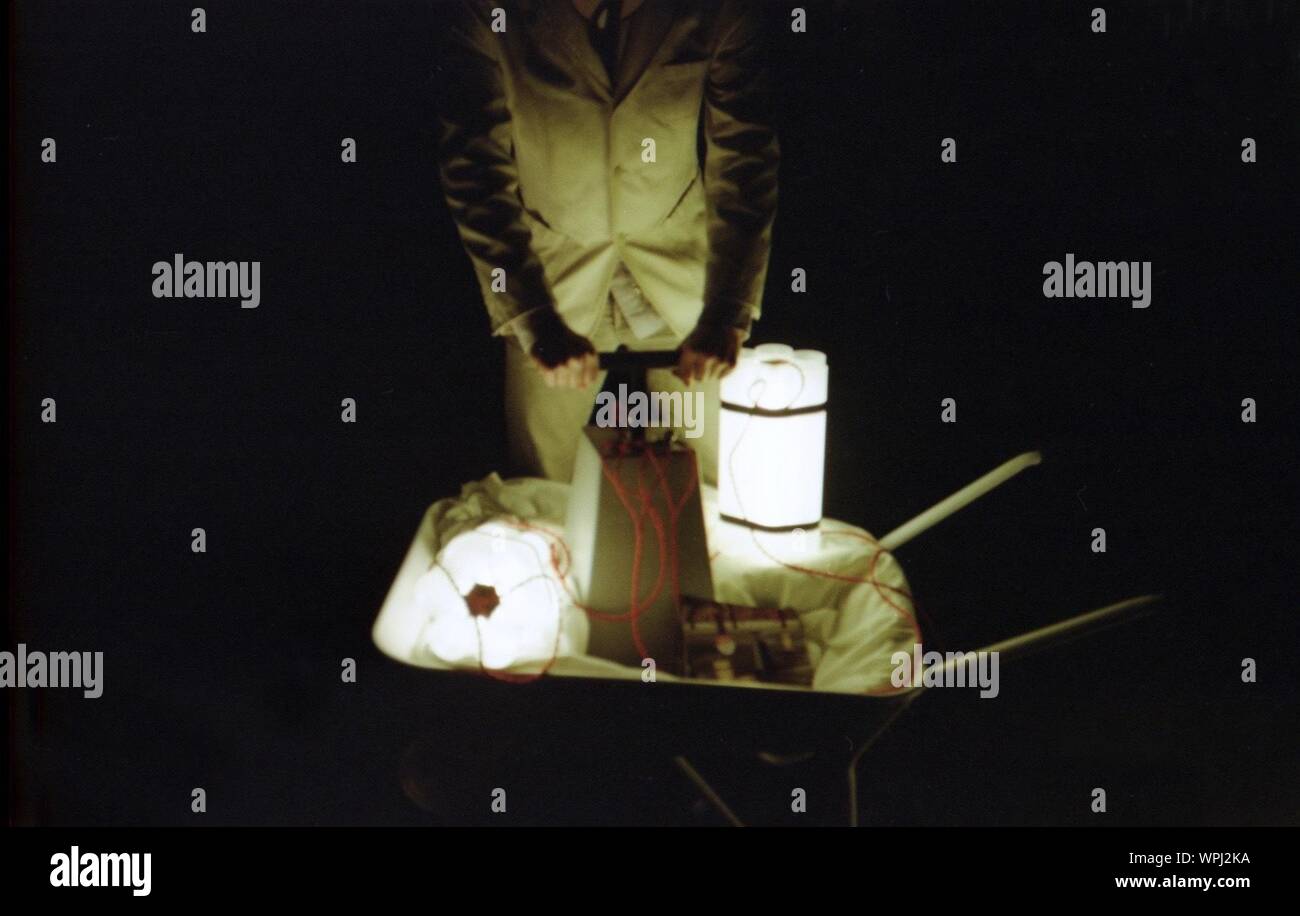 Detonating hi-res stock photography and images - Alamy