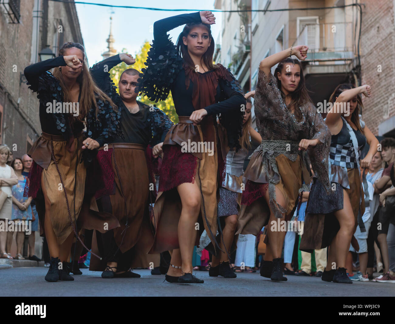 African tribal dancing hi-res stock photography and images - Alamy