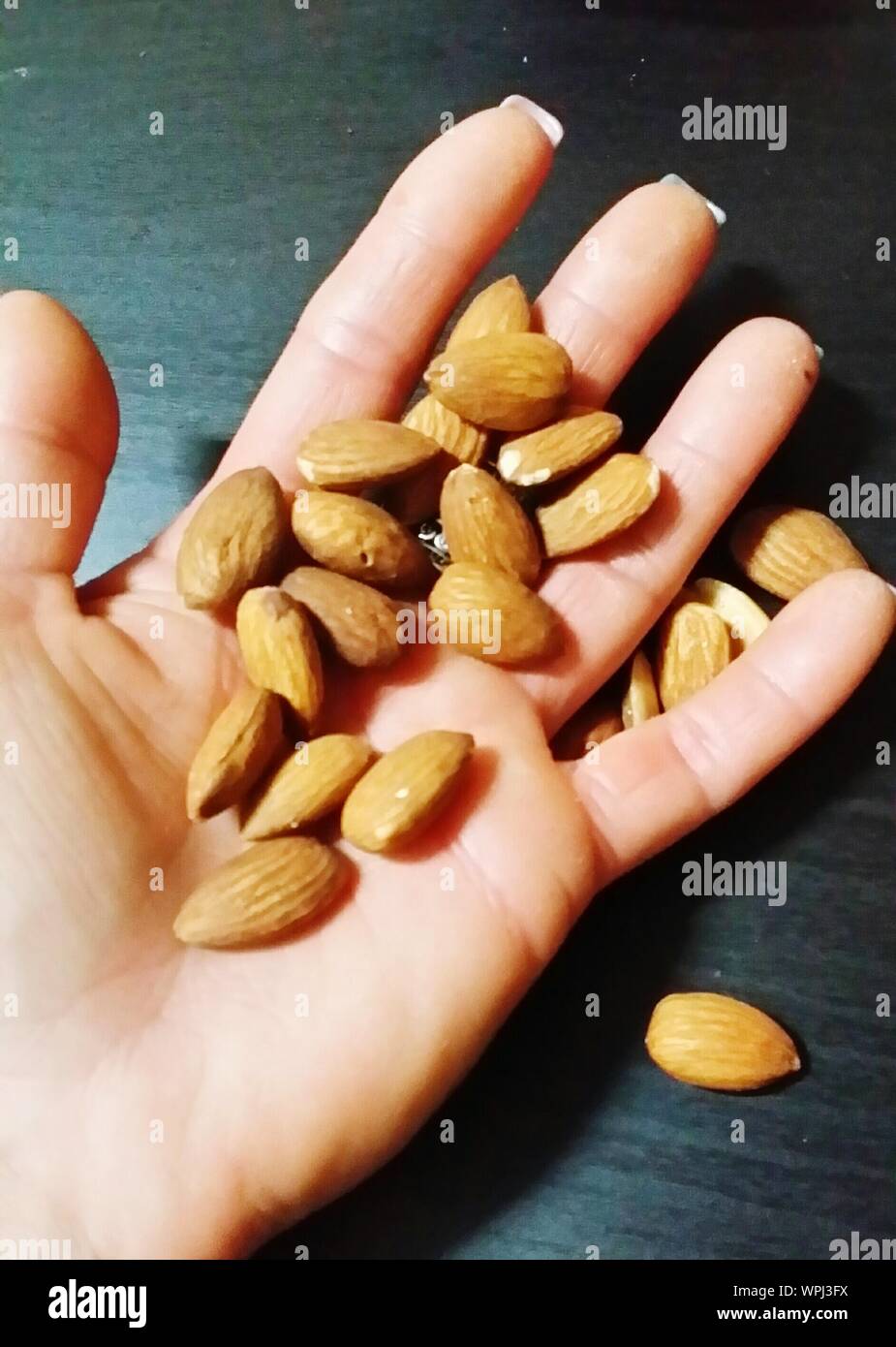 Almonds hand hi-res stock photography and images - Alamy