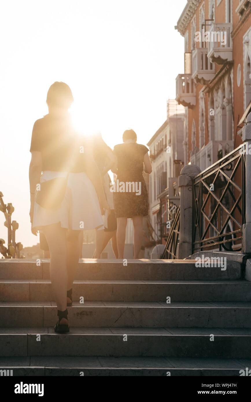 City steps people hi-res stock photography and images - Alamy