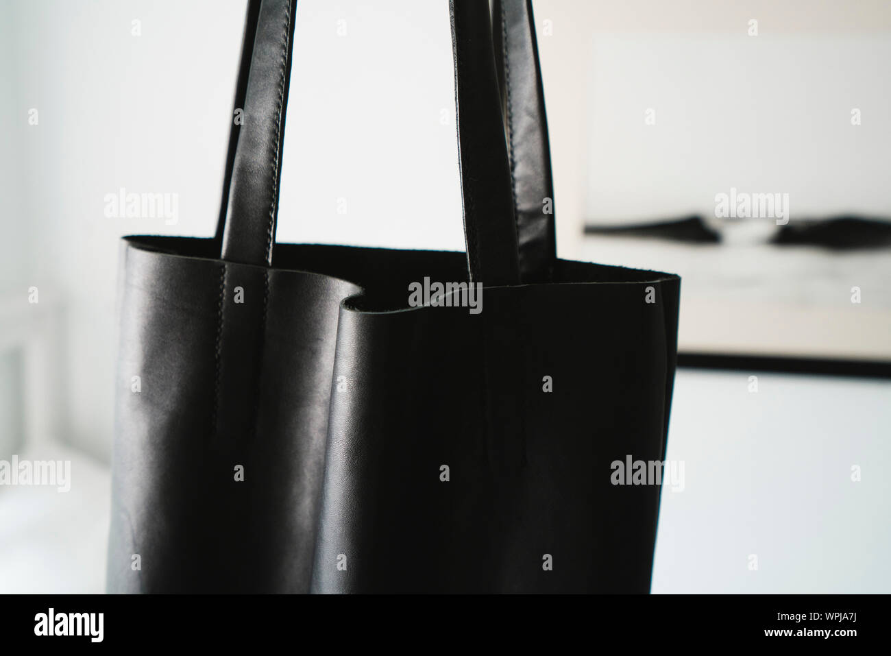 Bag hand hi-res stock photography and images - Alamy
