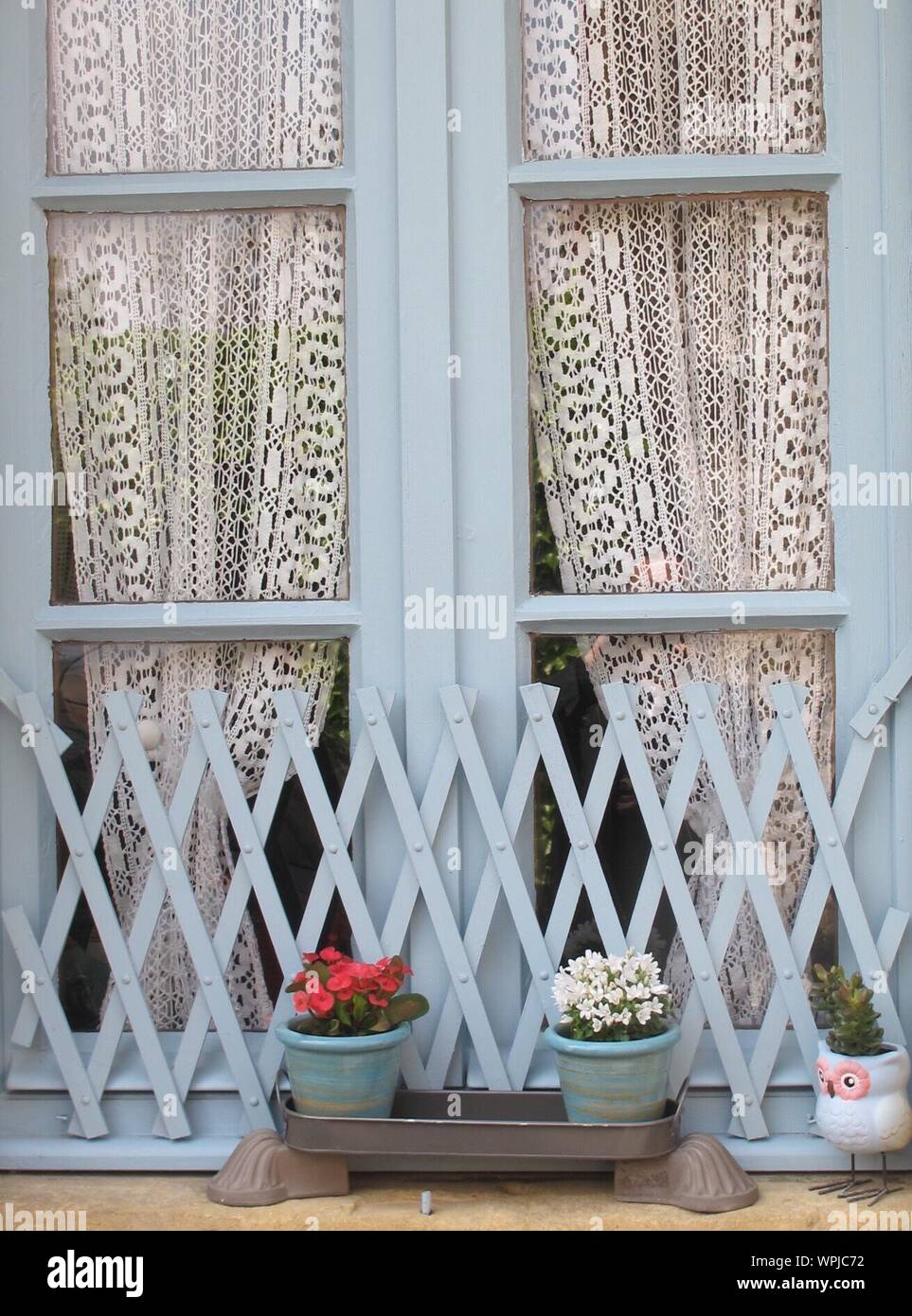 Window exterior view outside hi-res stock photography and images - Alamy