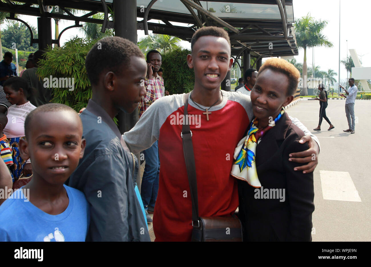 Kigali, Rwanda. 9th Sep, 2019. Mike Manzi (C), a Rwandan student, bids ...