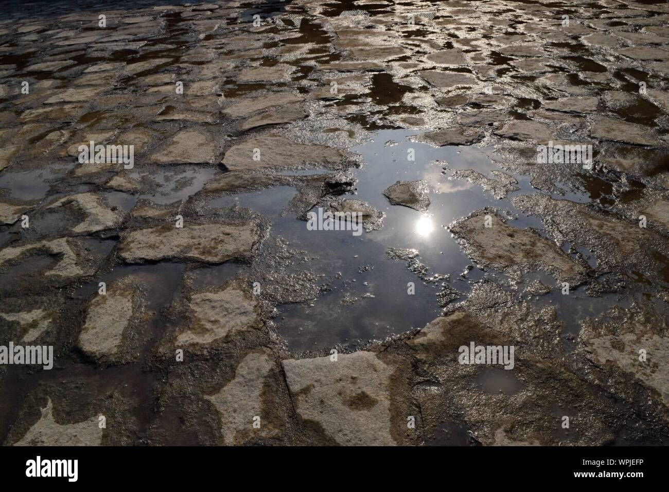 Wet sidewalk sun hi-res stock photography and images - Alamy