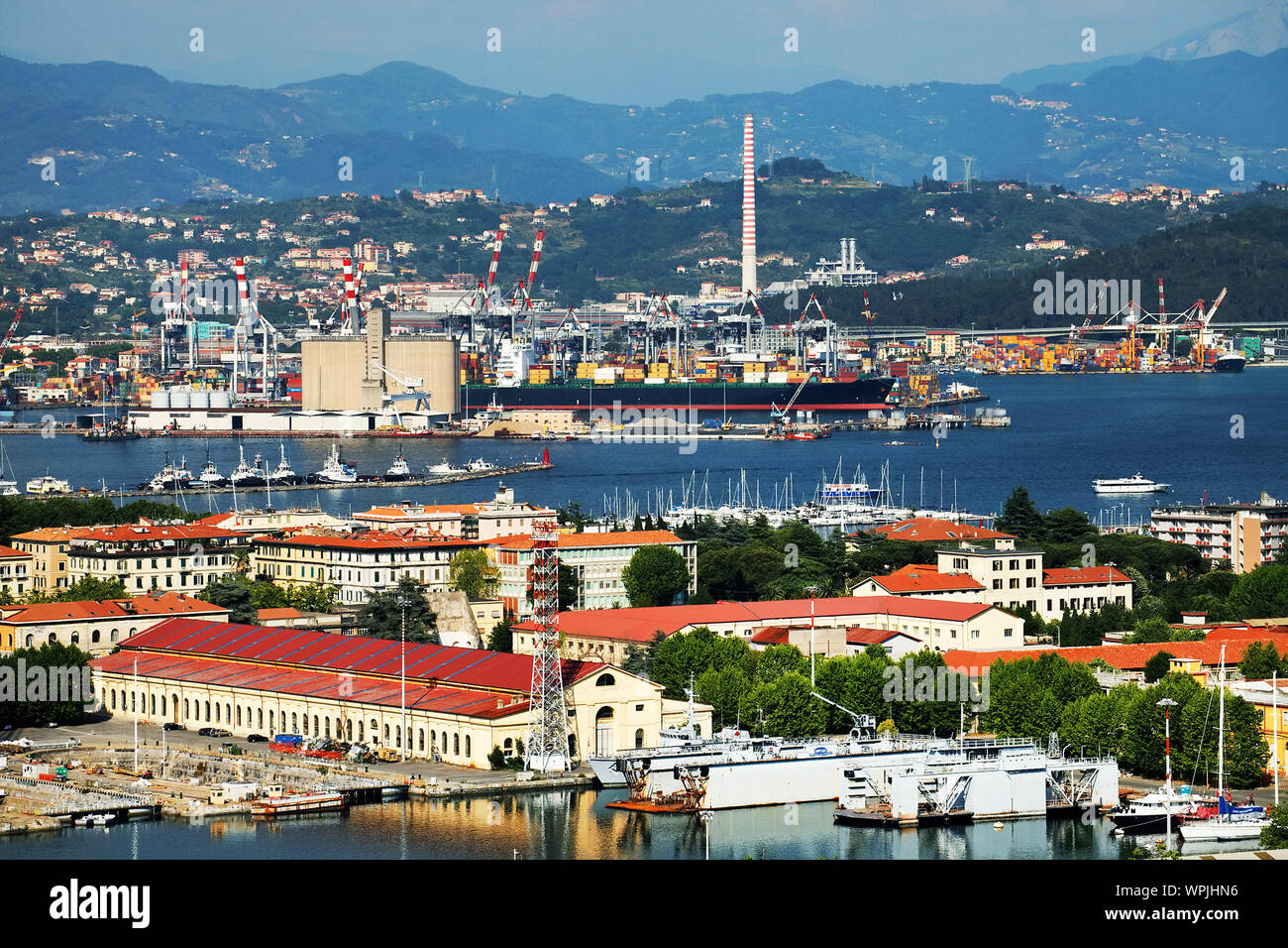 City dock hi-res stock photography and images - Alamy