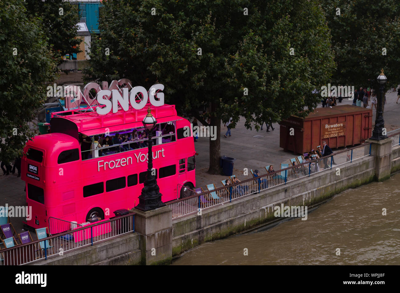 Food truck british bus hi-res stock photography and images - Alamy